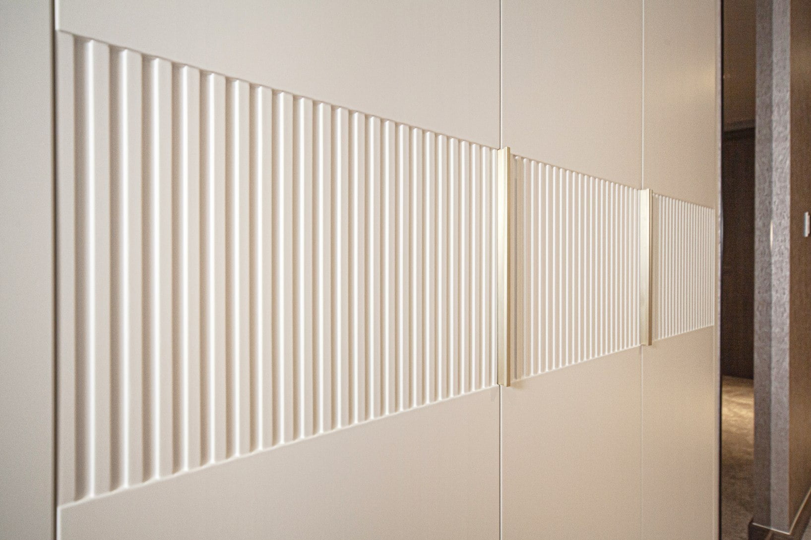 Fitted wardrobes project with lacquered fluted MDF doors, ribbed ...