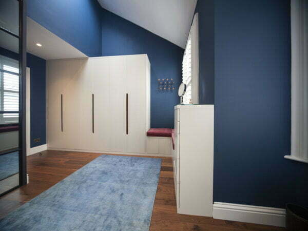 Fitted lacquered wardrobes with recessed handles London