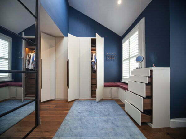 Fitted lacquered wardrobes with recessed handles London