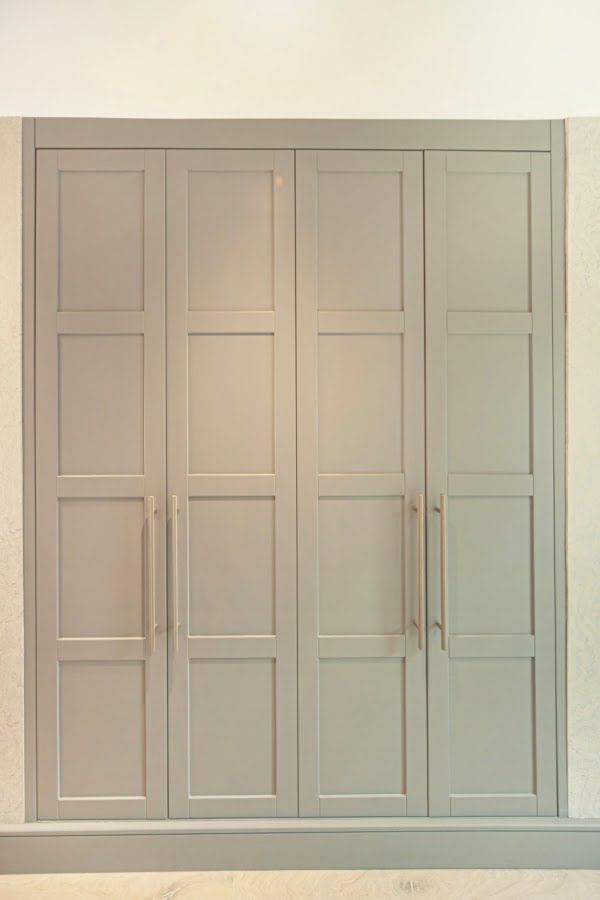 Fitted hallway corridor wardrobe with brass handles, lacquered MDF ...