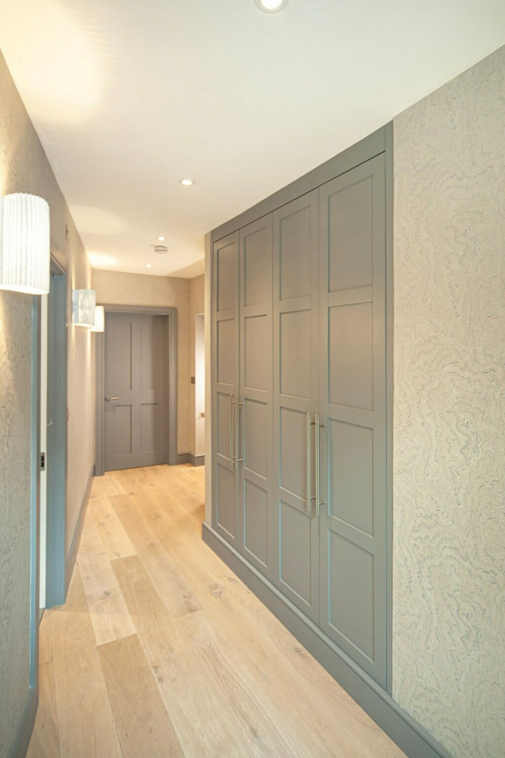 Fitted hallway corridor wardrobe with brass handles, lacquered MDF ...